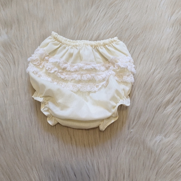 Vintage | Other | Vintage Pale Yellow With White Lace Ruffles Diaper ...